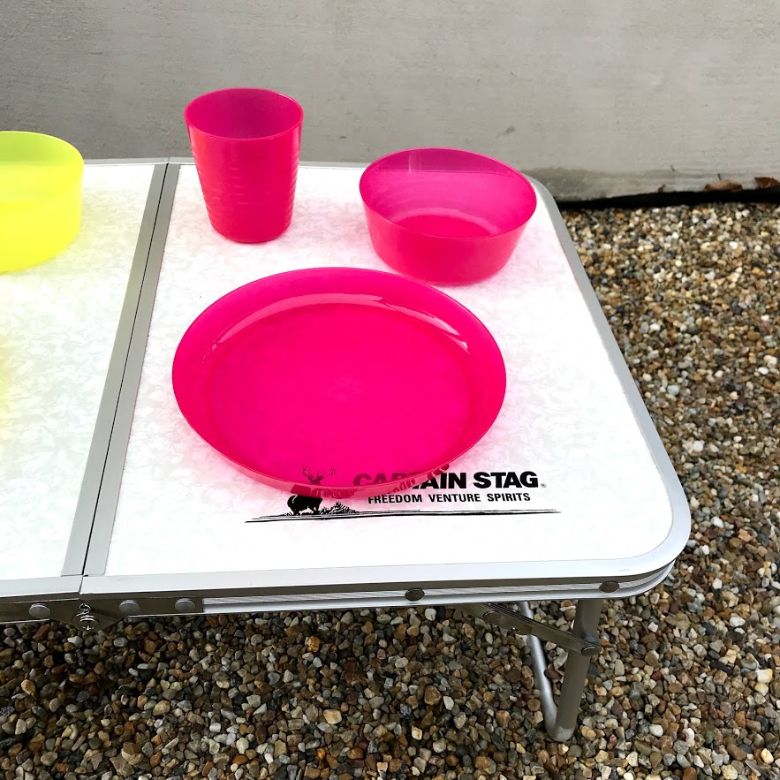 キャプテンスタッグの折りたたみアルミミニテーブルは設営も5秒でアウトドアキャンプに最適 | カラクリンカム | ガジェットとインテリアでデスク ...