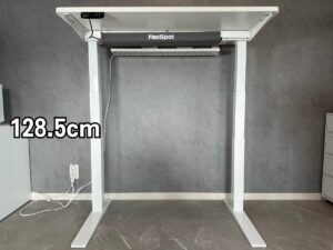レビュー｜電動昇降デスク FLEXISPOT E7Hは配線整理がよりしやすくなったスタンディングデスク | カラクリンカム | ガジェットとインテリアでデスク周りを整える